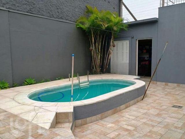 Casa à venda em Ipanema com 170 m², 3 quartos, 2 suítes, 4 vagas