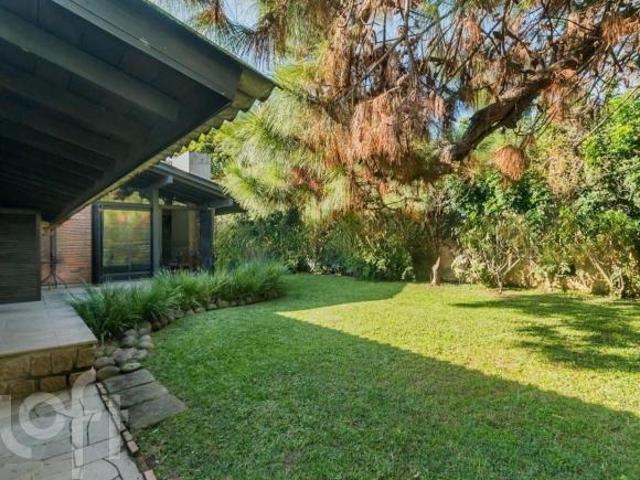 Casa à venda em Ipanema com 185 m², 3 quartos, 1 suíte, 5 vagas