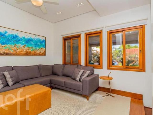 Casa à venda em Ipanema com 202 m², 3 quartos, 1 suíte, 2 vagas
