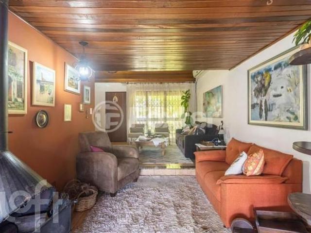 Casa à venda em Ipanema com 220 m², 3 quartos, 1 suíte, 3 vagas