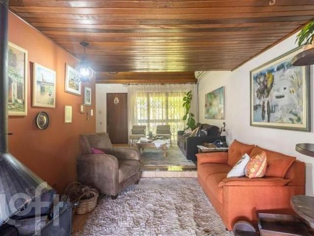 Casa à venda em Ipanema com 220 m², 3 quartos, 1 suíte, 3 vagas