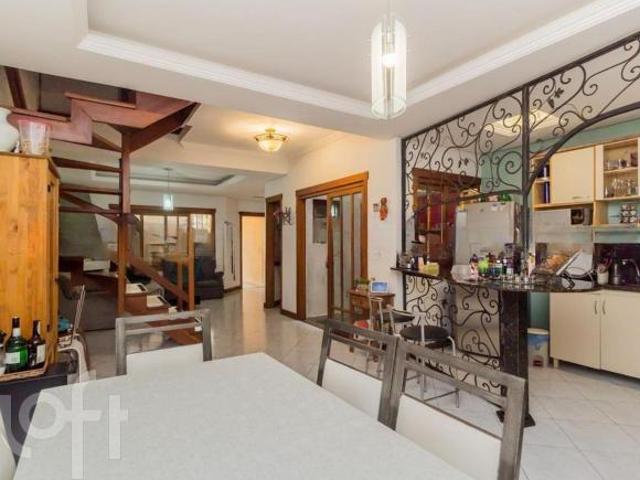 Casa à venda em Ipanema com 222 m², 3 quartos, 1 suíte, 2 vagas
