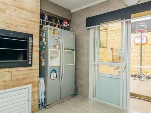 Casa à venda em Ipanema com 239 m², 3 quartos, 1 suíte, 4 vagas