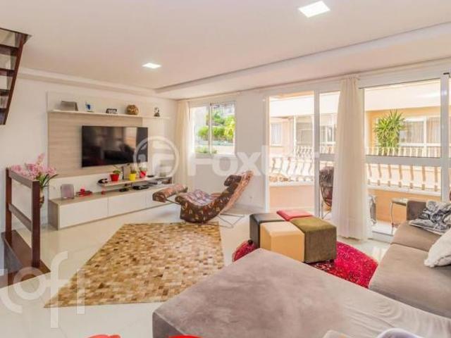 Casa à venda em Ipanema com 230 m², 3 quartos, 1 suíte, 2 vagas