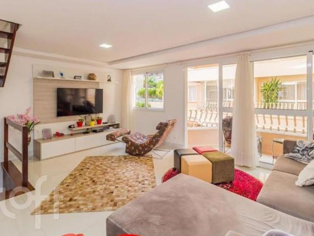 Casa à venda em Ipanema com 230 m², 3 quartos, 1 suíte, 2 vagas
