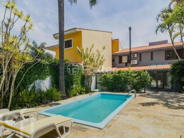 Casa à venda em Ipanema com 243 m², 3 quartos, 3 suítes, 4 vagas