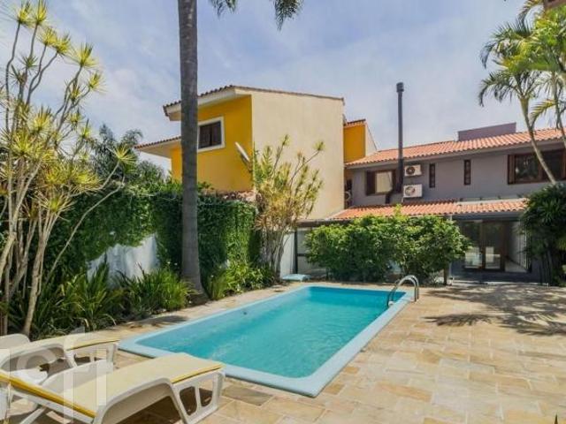 Casa à venda em Ipanema com 243 m², 3 quartos, 3 suítes, 4 vagas