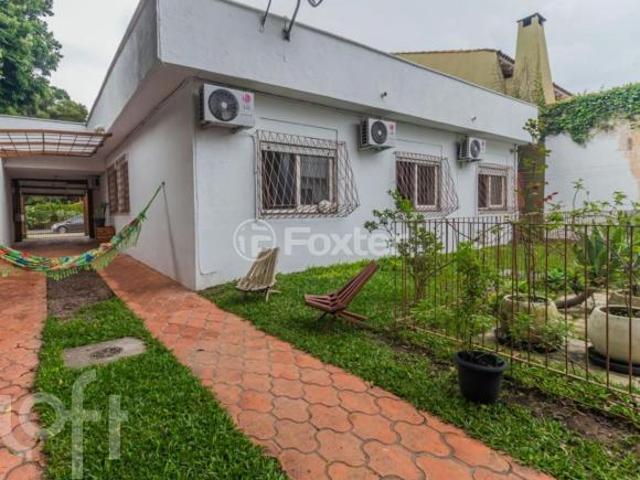 Casa à venda em Ipanema com 257 m², 3 quartos, 1 suíte, 4 vagas