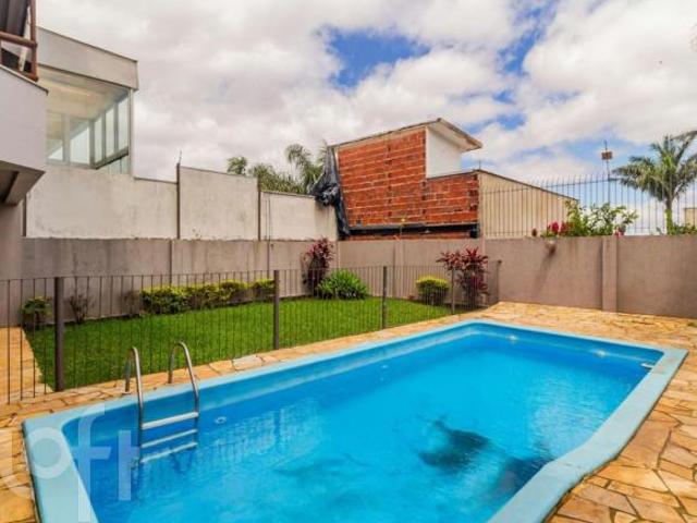 Casa à venda em Ipanema com 287 m², 3 quartos, 1 suíte, 6 vagas
