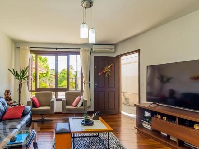 Casa à venda em Ipanema com 300 m², 3 quartos, 1 suíte, 5 vagas