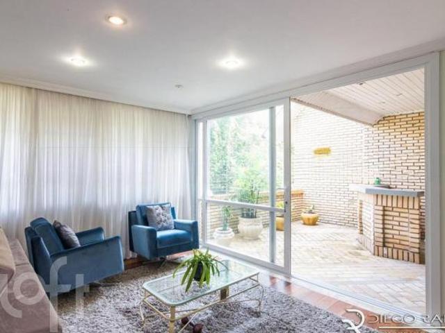 Casa à venda em Ipanema com 322 m², 3 quartos, 1 suíte, 4 vagas