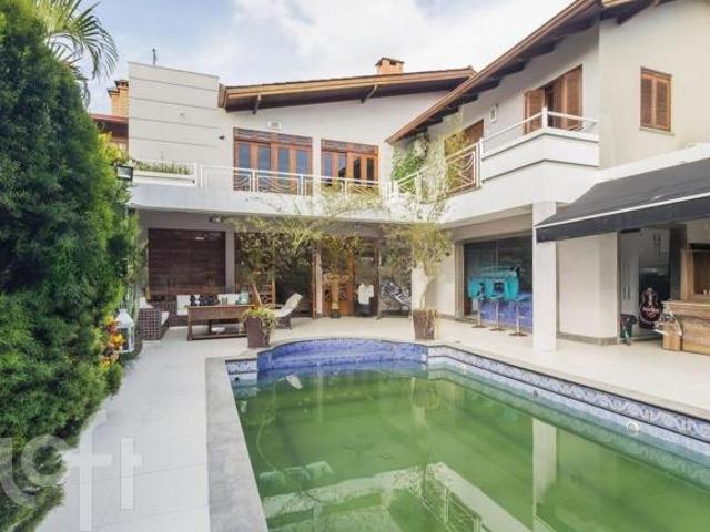 Casa à venda em Ipanema com 580 m², 6 quartos, 3 suítes, 4 vagas