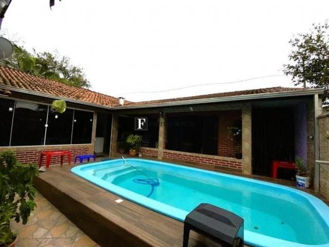 Casa à venda em Ipanema com piscina