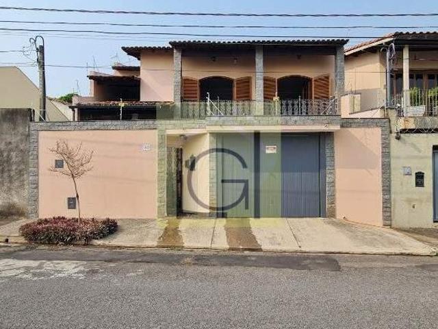 Casa à venda em Itu SP, bairro Brasil: 3 quartos, 1 suíte, 2 salas, 2 banheiros, 4 vagas de garagem