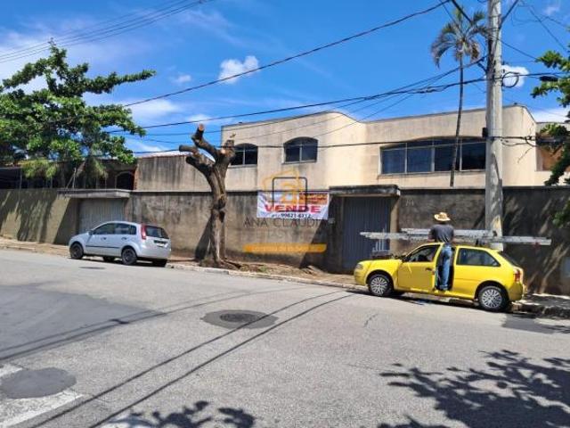 Casa à venda em Itu SP, bairro Brasil: 4 quartos, 4 salas, 8 banheiros, 6 vagas, 512m² de área. Impe