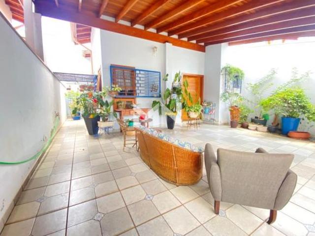 Casa à venda em Itu – 3 dormitórios, suíte, quintal e portão eletrônico