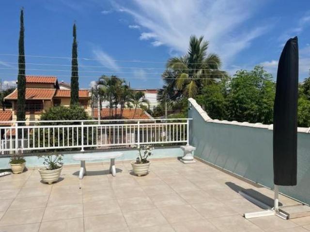 Casa à venda em Itupeva SP, bairro Jardim Primavera: 2 quartos, 2 suítes, sala com lareira, 2 banhei