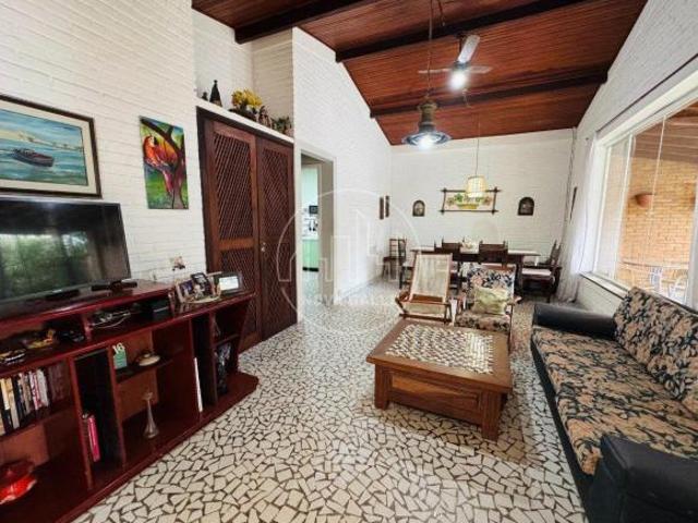 Casa à venda em Itaguá