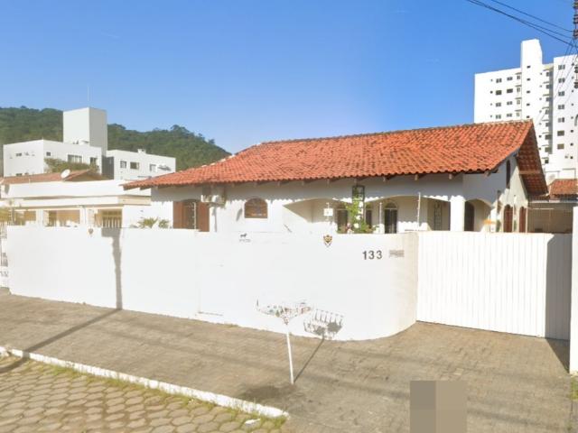 Casa à venda em Itajaí 1 suíte, 3 quartos, 4 banheiros