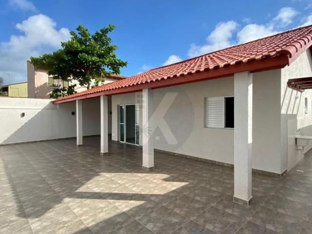 Casa á venda em Itanhaém com Piscina churrasqueira e proximo a praia