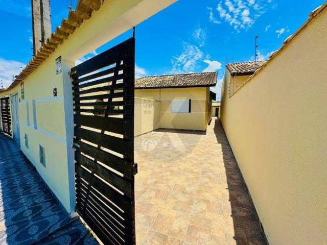 Casa á venda em Itanhaem com Piscina e area Gourmet