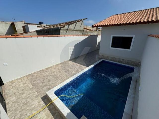 Casa á Venda em Itanhaém com piscina e proximo a praia