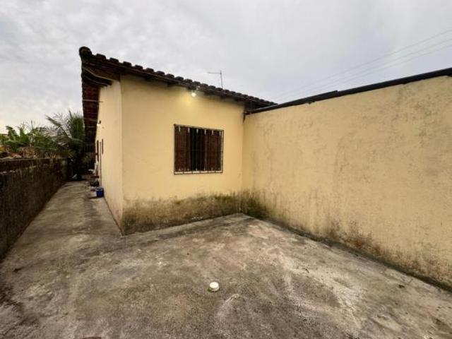 Casa a venda em itanhaém com 2 dormitórios lado praia