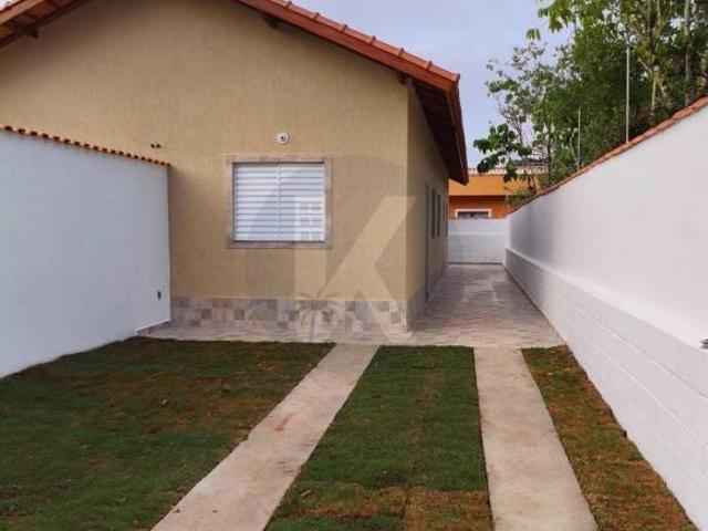 Casa a Venda em Itanhaém com 2 quartos e churrasqueira!