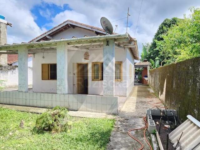 Casa a venda em Itanhaém com 663m² de área total
