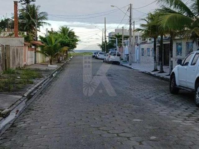Casa a Venda em Itanhaém ampla a 100 metros do mar!