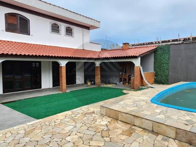 Casa a venda em Itanhaém, Jardim Mosteiro próximo ao centro da cidade