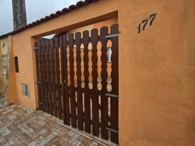 Casa à venda em Itanhaém SP: 2 quartos, 1 suíte, 1 sala, 2 banheiros, 2 vagas de garagem, 75m² de ár