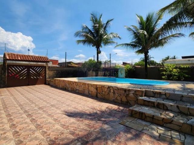 Casa à venda em Itanhaém SP, bairro Guacira: 3 quartos, 1 suíte, 2 salas, 8 vagas de garagem, 135m²