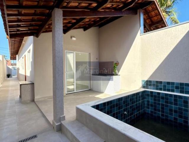 Casa à venda em Itanhaém SP, bairro Savoy: 2 quartos, 1 suíte, 2 banheiros, 2 vagas de garagem, 67m²