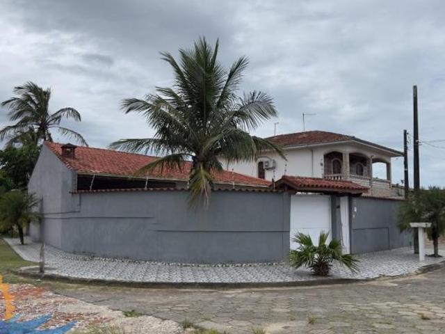 Casa à venda em Itanhaém SP, bairro Savoy: 3 quartos, 3 suítes, 2 salas, 5 banheiros, 1 vaga. 115,80
