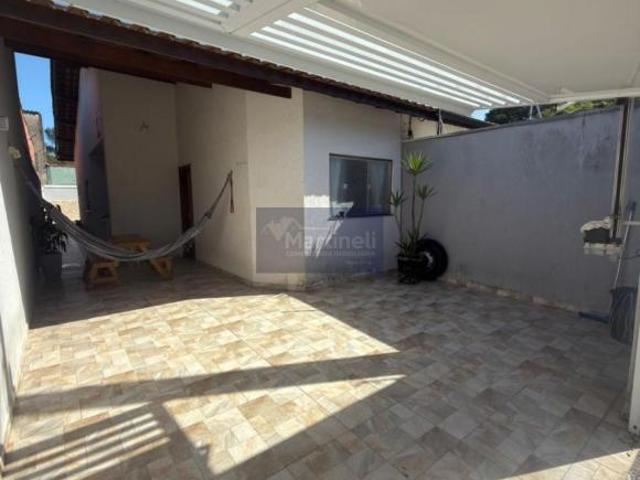 Casa à venda em Itanhaém SP, Jardim Suarão: 2 quartos, 1 suíte, 3 vagas, 80m²! Aproveite!