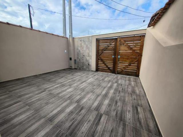 Casa à venda em Itanhaém SP Nova com piscina privativa!