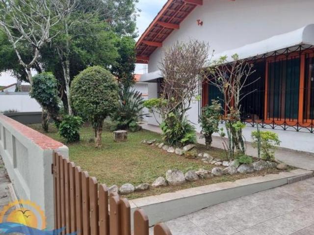 Casa à venda em Itanhaém SP no Jardim Mosteiro: 3 quartos, 2 salas, 1 banheiro, 6 vagas de garagem e