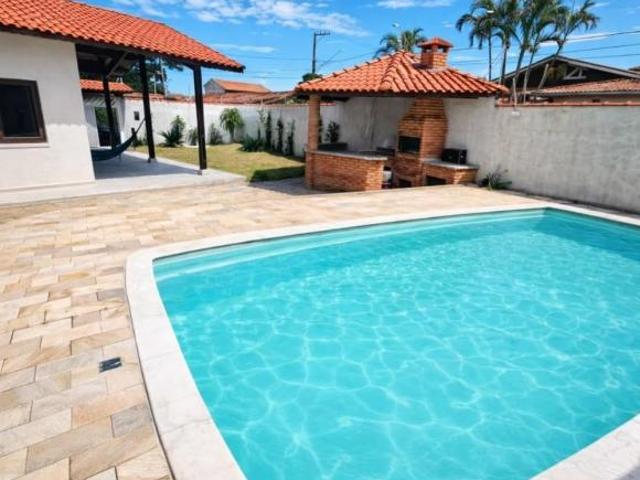Casa à venda em Itanhaém SP, Praia dos Sonhos: 4 quartos, 2 suítes, 1 sala, 1 banheiro, 4 vagas, 200