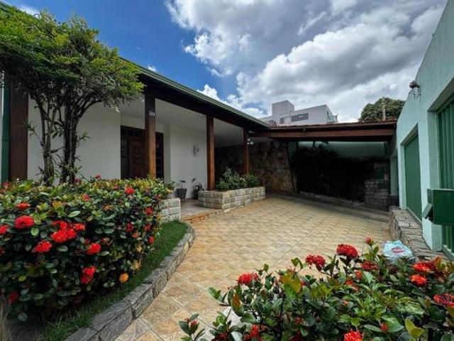 Casa à venda em Itapoã