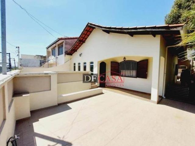 Casa à Venda em Itaquera. 3 Dormitórios, 2 Vagas, Quintal. São Paulo/SP