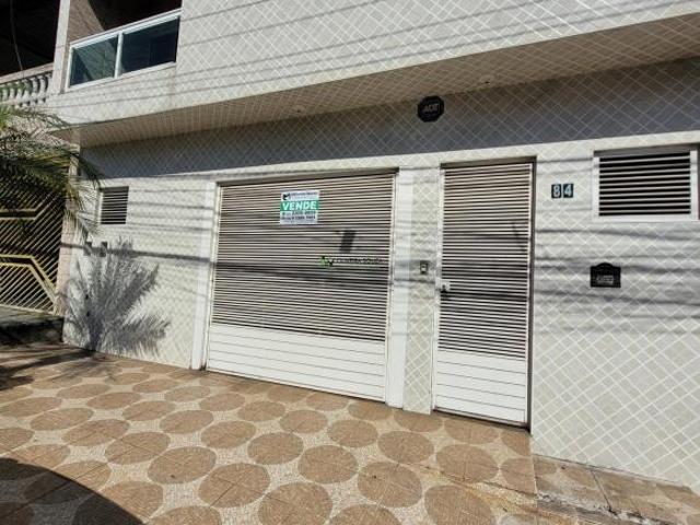 Casa à venda em Itaquera: 4 dormitórios, 2 suítes, sala, 3 banheiros e 4 vagas