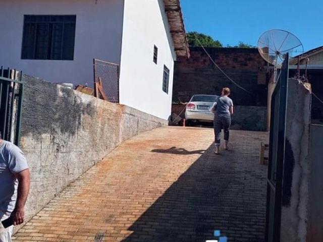 Casa à venda em Ivaiporã PR, bairro João 23: 3 quartos, 1 suíte, 1 sala, 2 banheiros, 82m² de área