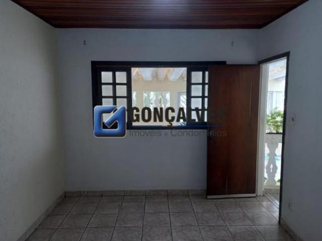 Casa à venda em Jordanópolis, São Bernardo do Campo 2 quartos, 2 vagas, frente