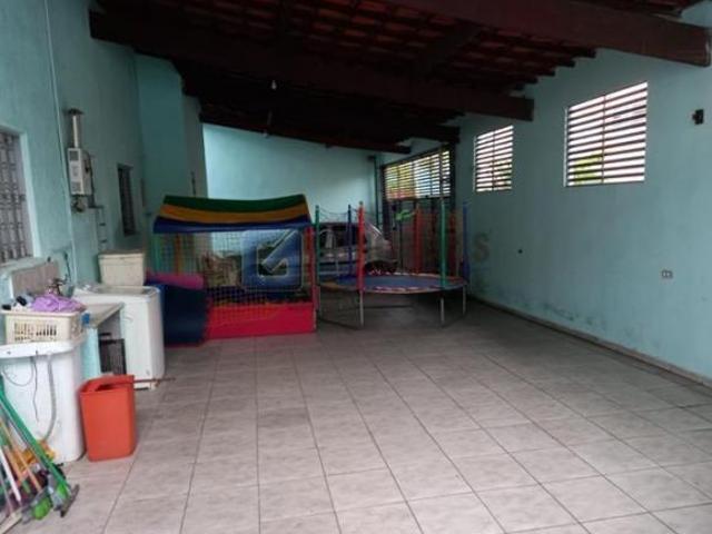 Casa à venda em Jordanópolis, 3 dorms, 6 vagas, aceita permuta