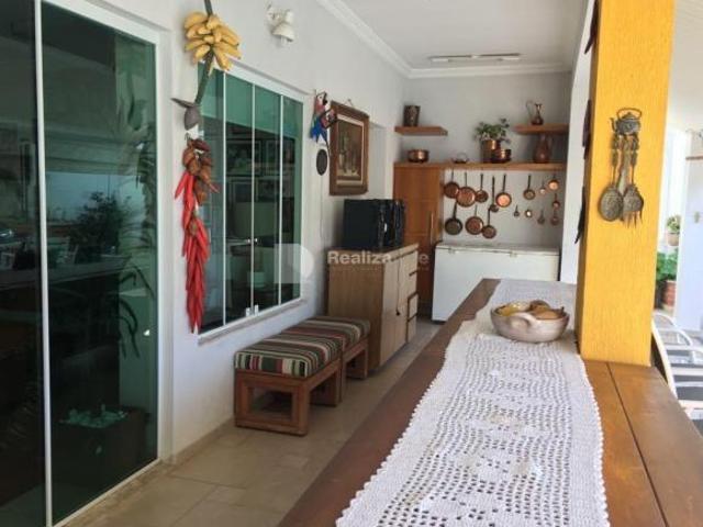 Casa à venda em Jacareí, Vila Zezé, com 4 quartos, com 207.59 m²