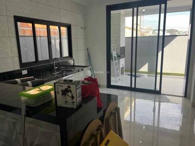 Casa à venda em Jacareí, Condomínio Residencial Fogaça, com 3 quartos, com 250 m²