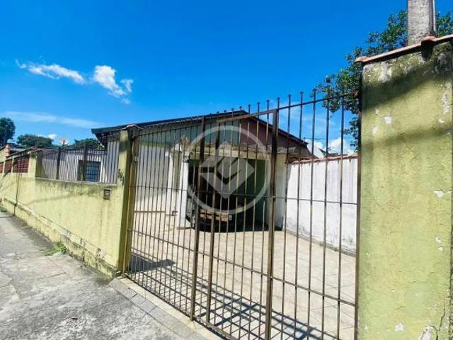Casa à venda em Jacareí, no bairro Vila Martinez. Com 213,75 m², 4 quartos 1 suíte e 3 vagas de ga