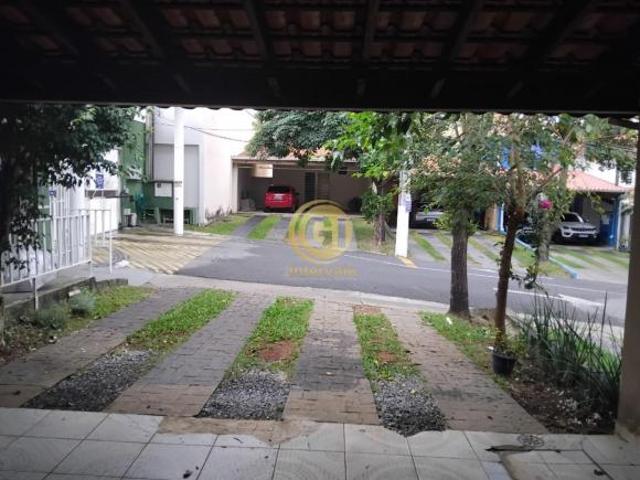 Casa à venda em Jacareí no Jardim Califórnia, condomínio Bosque dos Ipês, 3 dormitórios com suíte, á