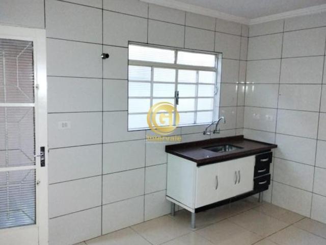 Casa à Venda em Jacareí SP: 3 Quartos, Sala Ampla, Banheiro e 2 Vagas de Garagem na Cidade Salvador!